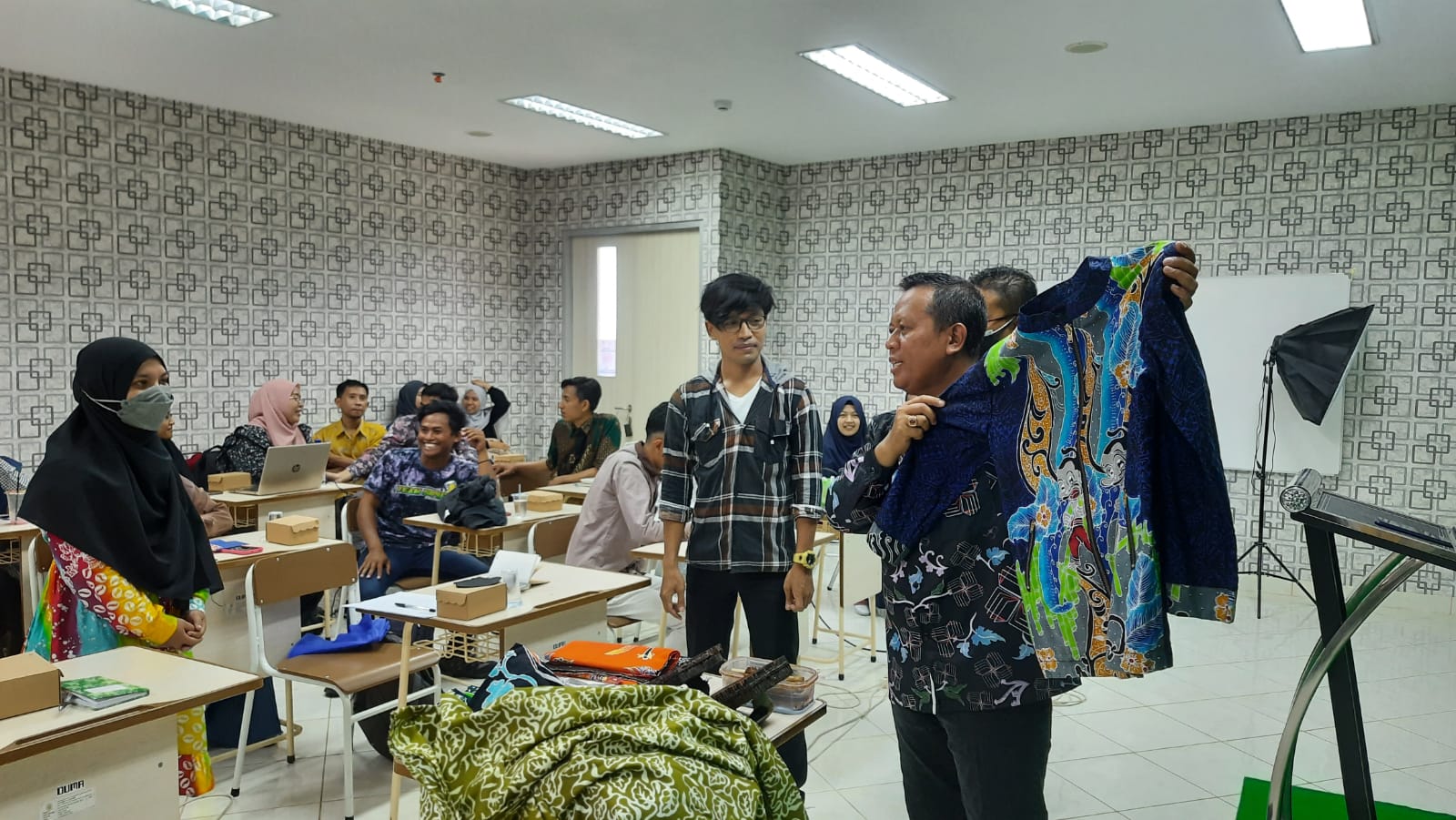 Workshop: Development of Creative Batik Motif Based on Graph Theory and ...