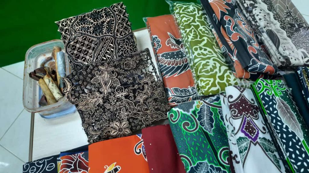 Workshop: Development of Creative Batik Motif Based on Graph Theory and ...